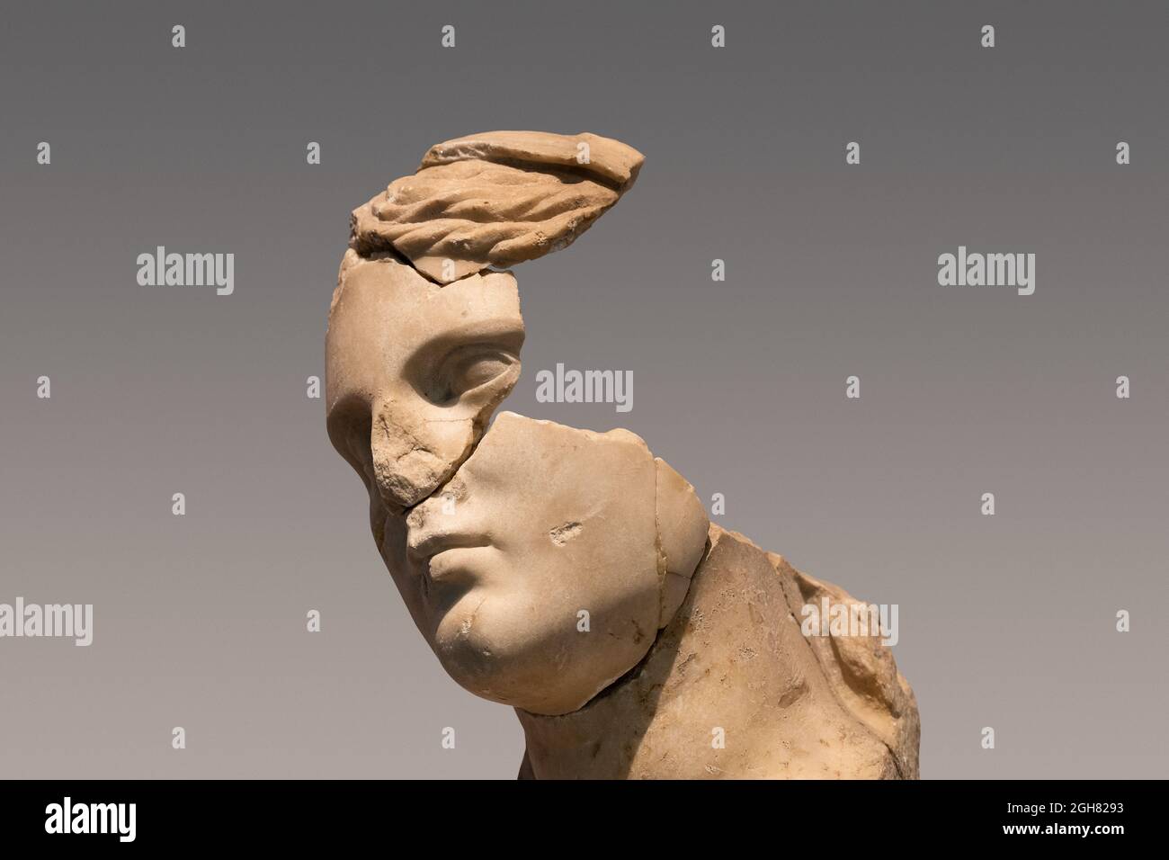 Damaged classical statue hi-res stock photography and images - Alamy