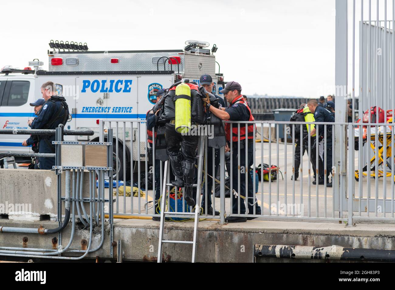 New York City, United States. 05th Sep, 2021. FDNY Marine Unit and NYPD ...