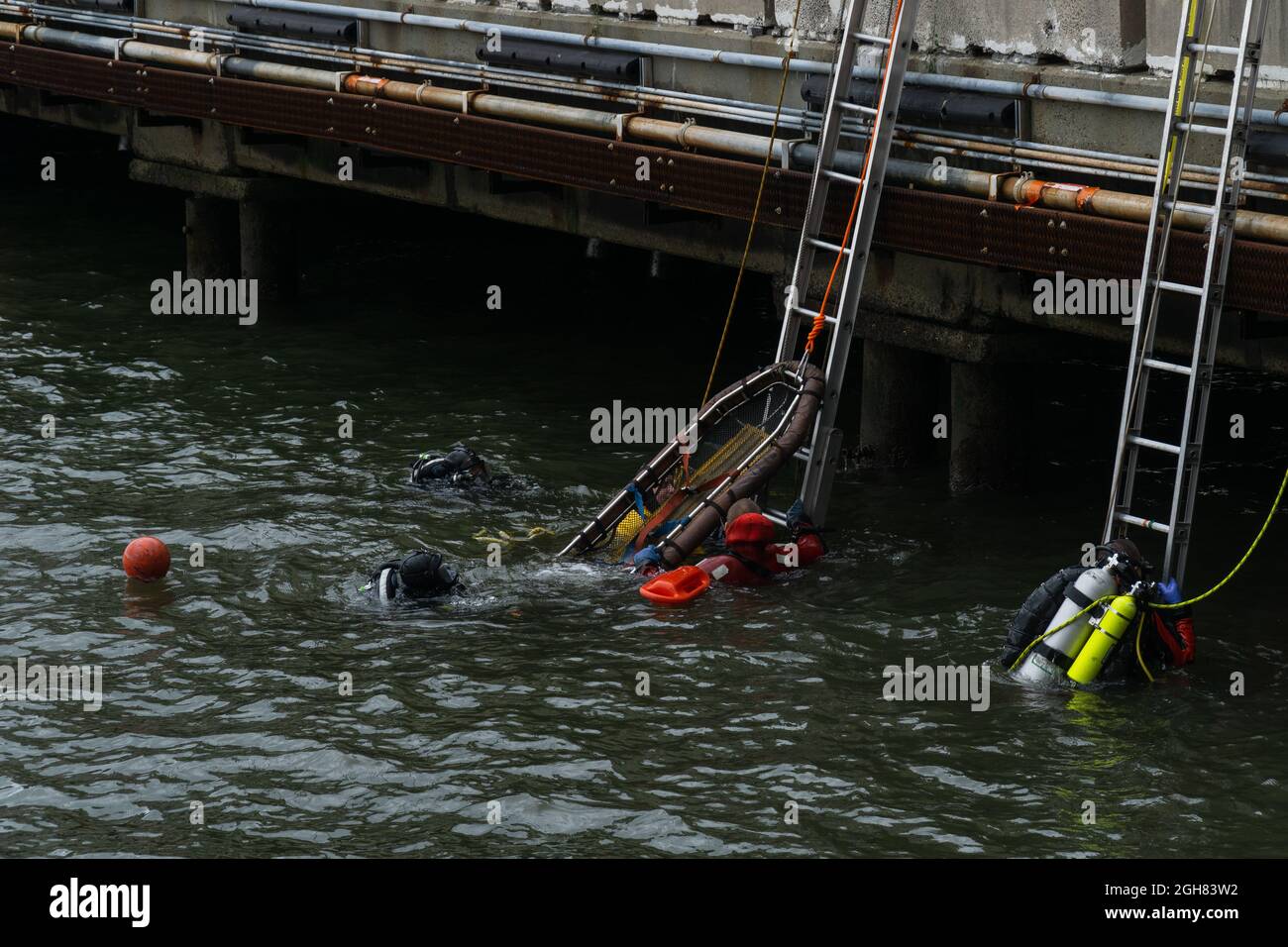 New York City, United States. 05th Sep, 2021. FDNY Marine Unit and NYPD ...
