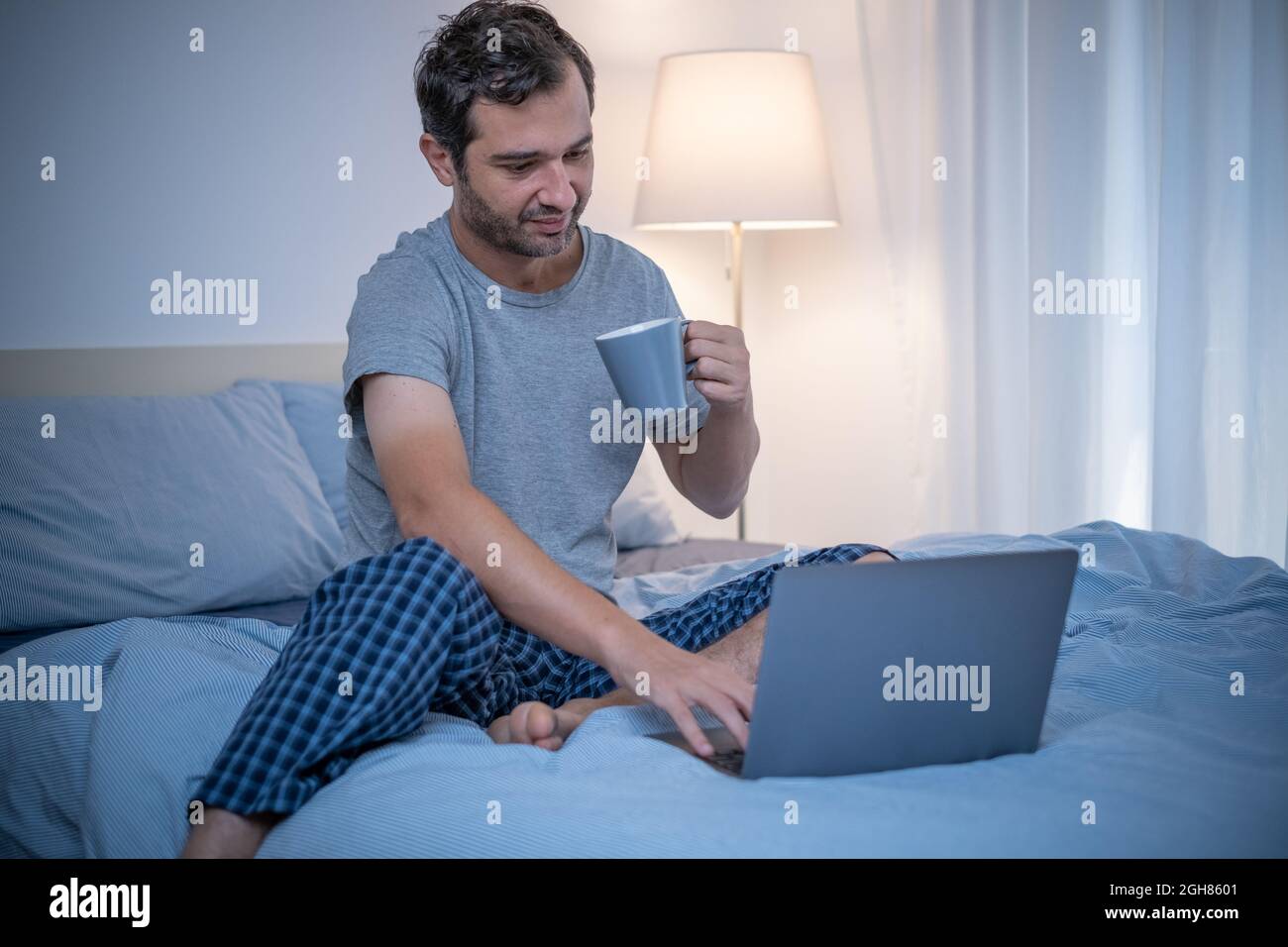 Flexible working and computer hi-res stock photography and images - Alamy