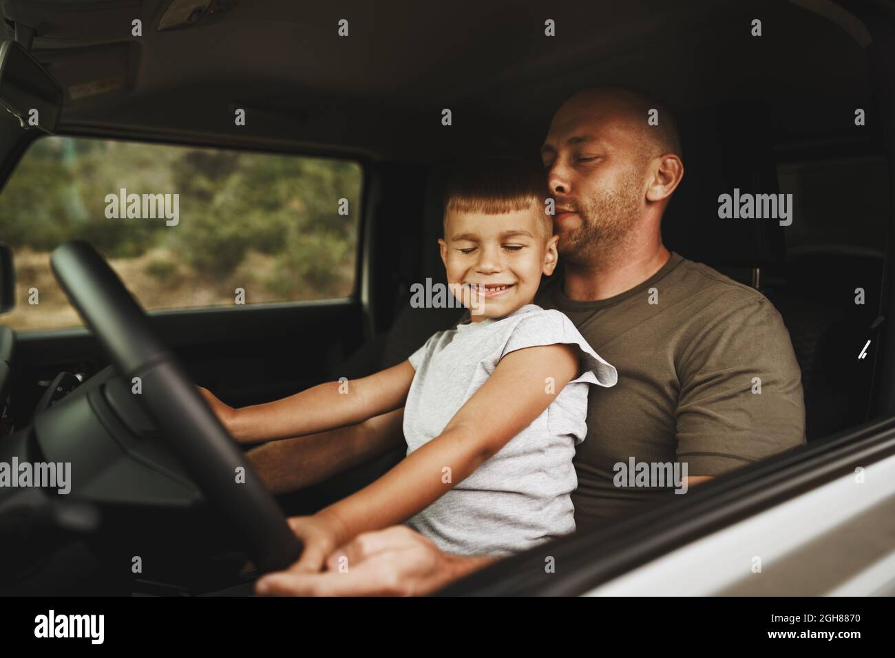 Father teaches little son to drive on road trip Stock Photo - Alamy
