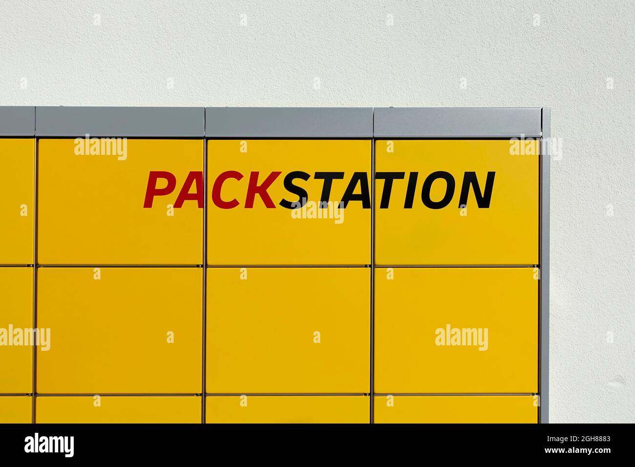 DHL Packstation, Berlin, Germany Stock Photo - Alamy