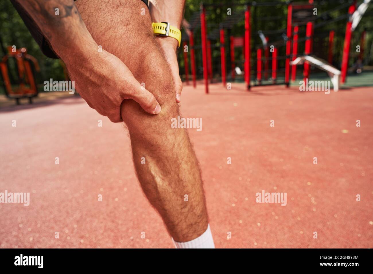Knee close up man bodybuilder hi-res stock photography and images - Alamy