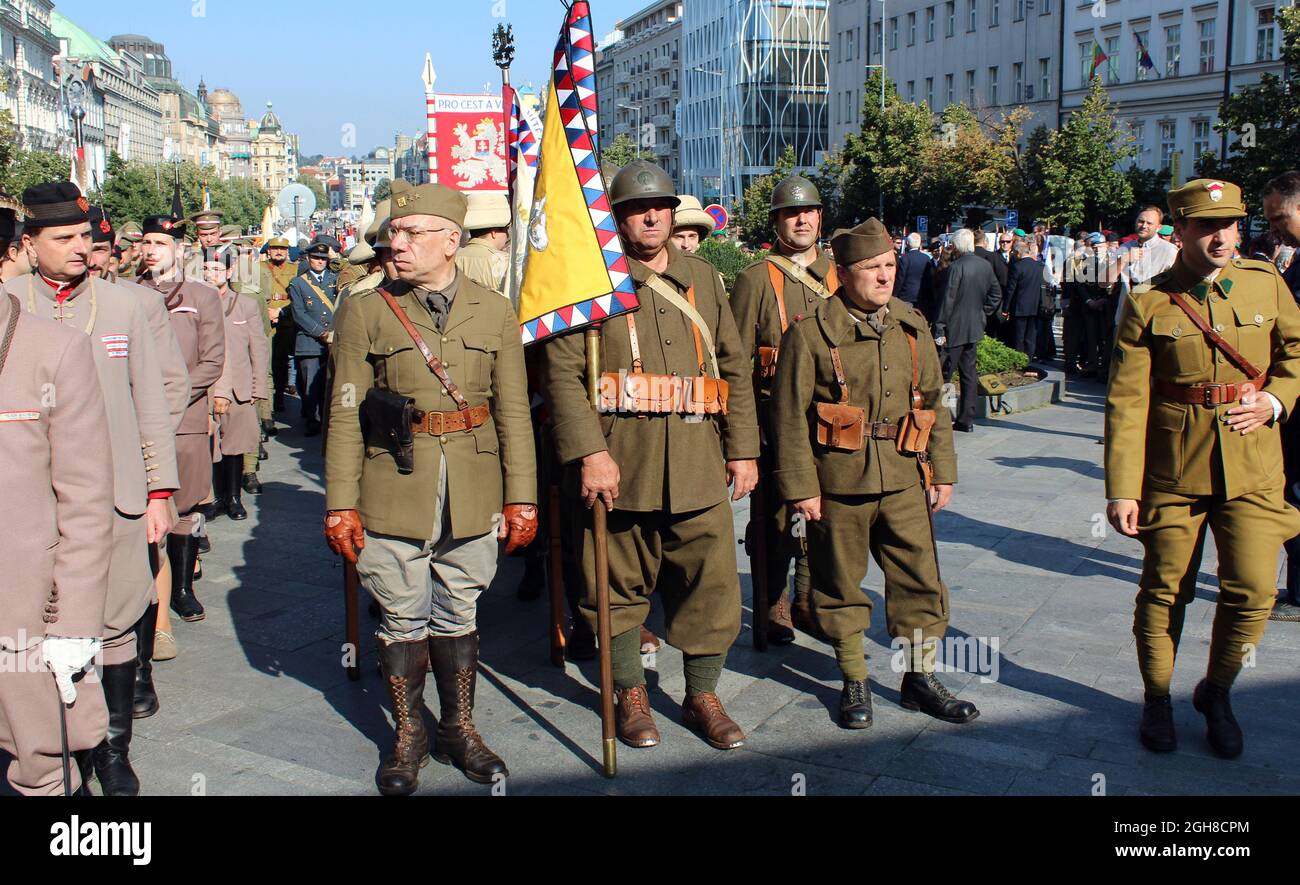 Legionaries, their family members, resistance fighters and war veterans ...