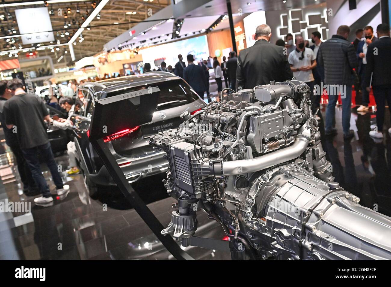 Internal combustion engine with gearbox at the stand of Daimler ...