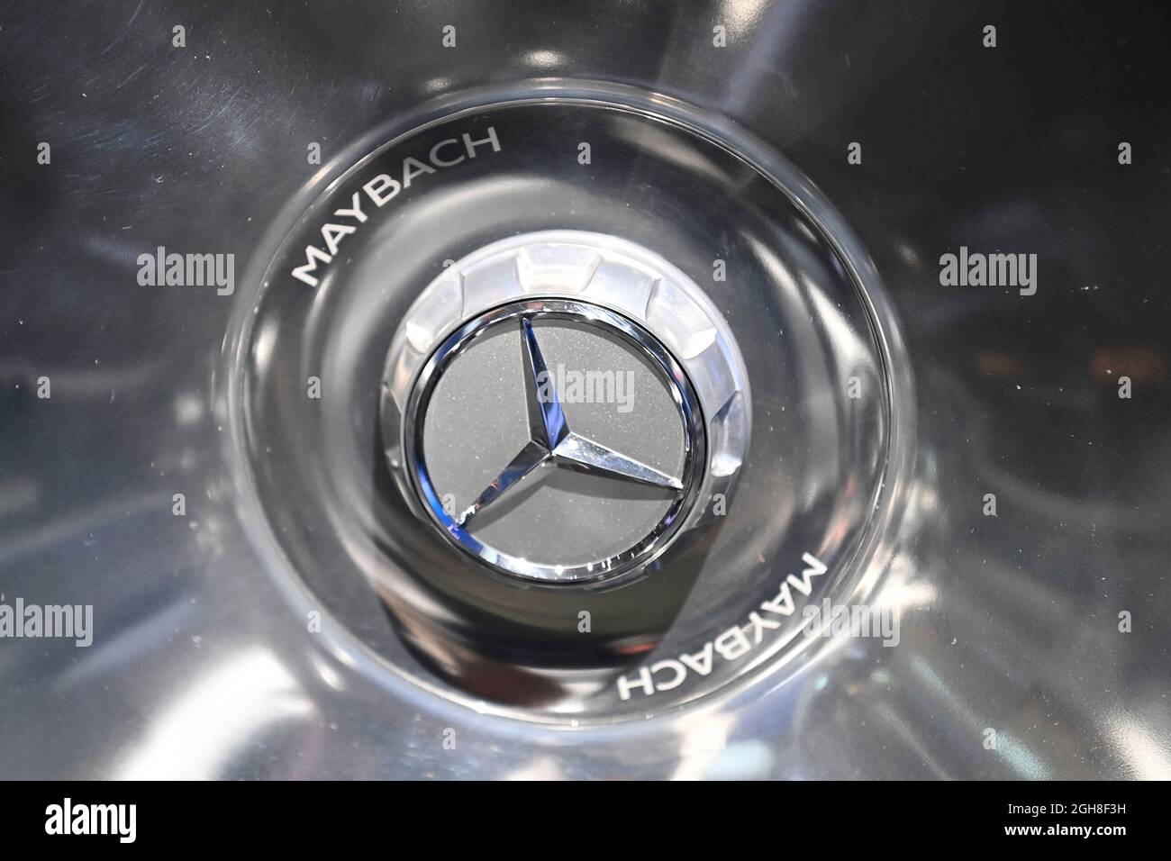 Maybach logo hi-res stock photography and images - Alamy