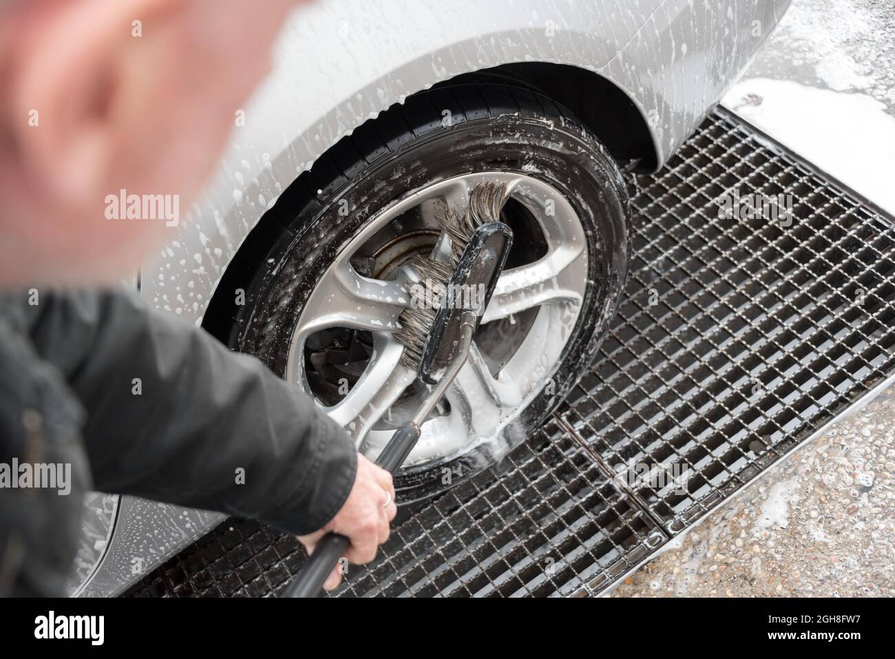 Rim washing hi-res stock photography and images - Alamy