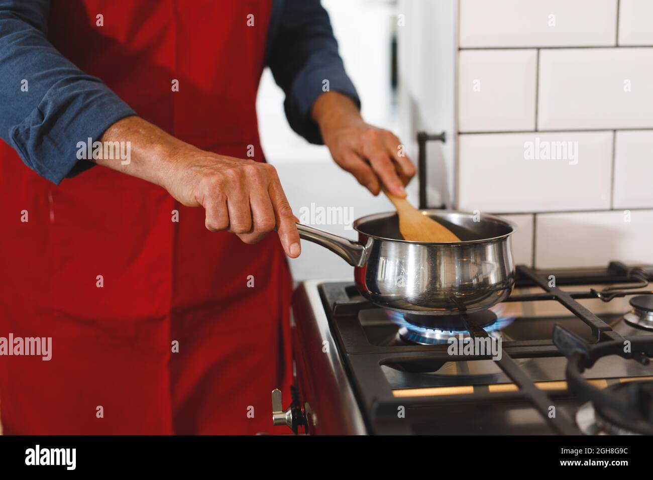 Man with apron hi-res stock photography and images - Alamy