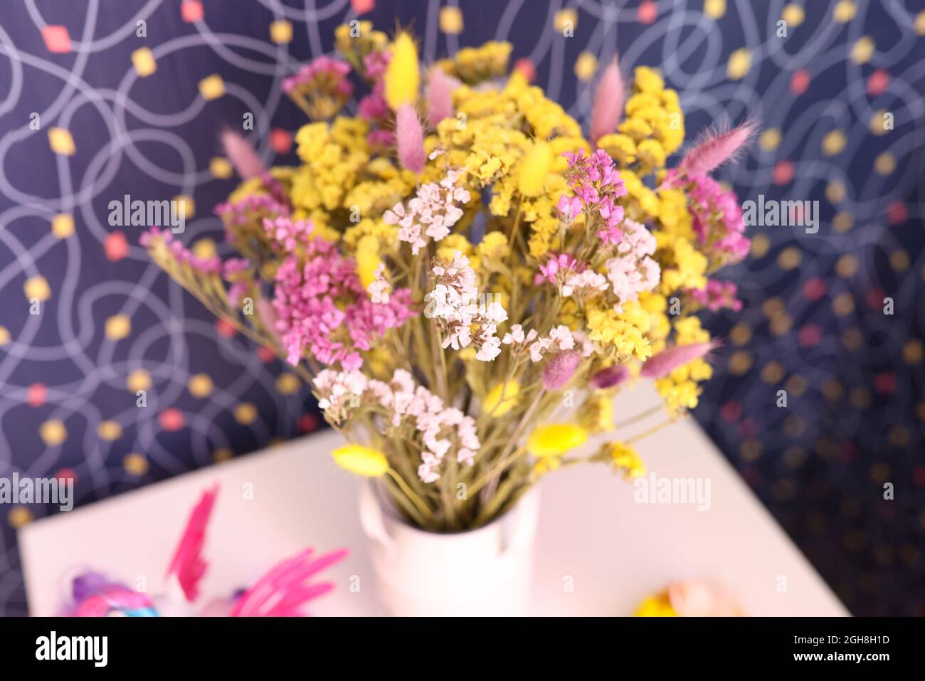 Multicolored dried statice flowers in a vase Stock Photo - Alamy
