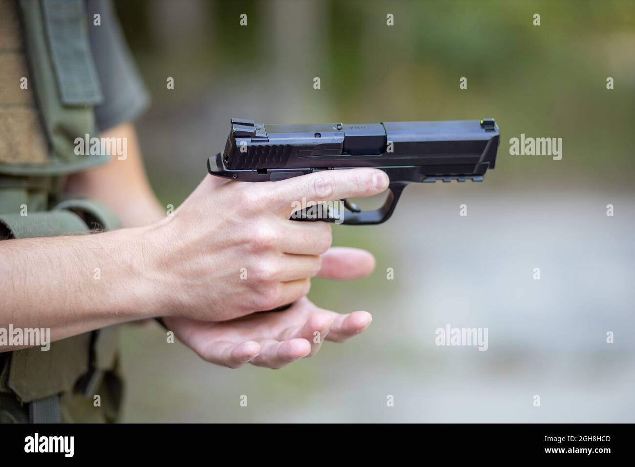 Close up of a man reloading an airsoft pistol Stock Photo - Alamy