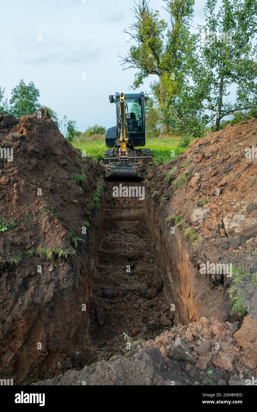 Digged field hi-res stock photography and images - Alamy