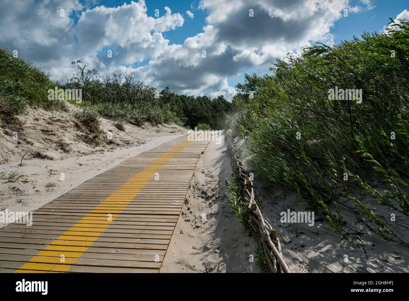 Sand grass windy cloudy day hi-res stock photography and images - Alamy