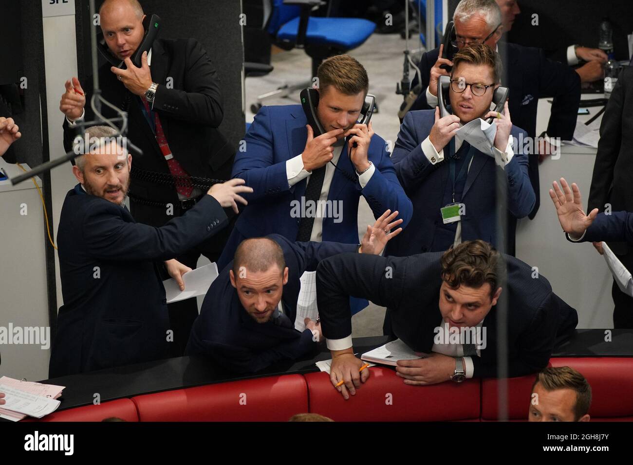 Traders in the Ring at the London Metal Exchange, in the City of London ...