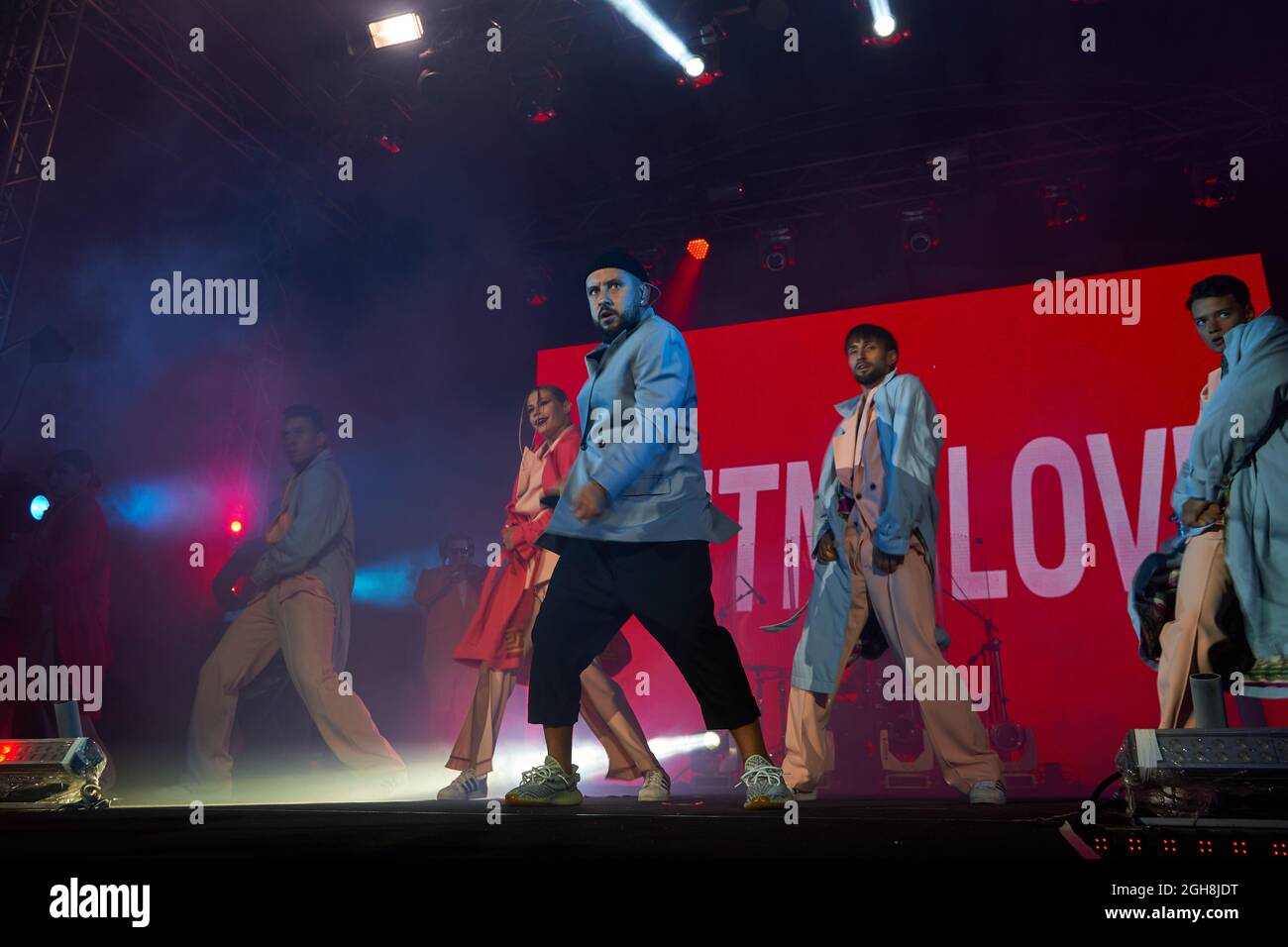 Open air singer hi-res stock photography and images - Alamy