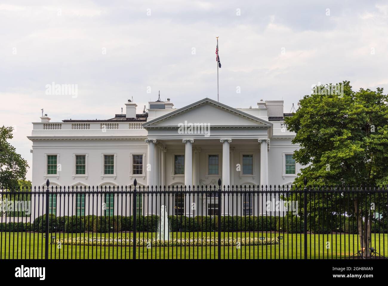 WASHINGTON DC, USA - AUGUST 14, 2021: The White House behind the fence ...