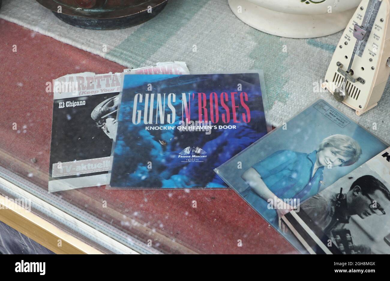 Guns n roses hi-res stock photography and images - Alamy