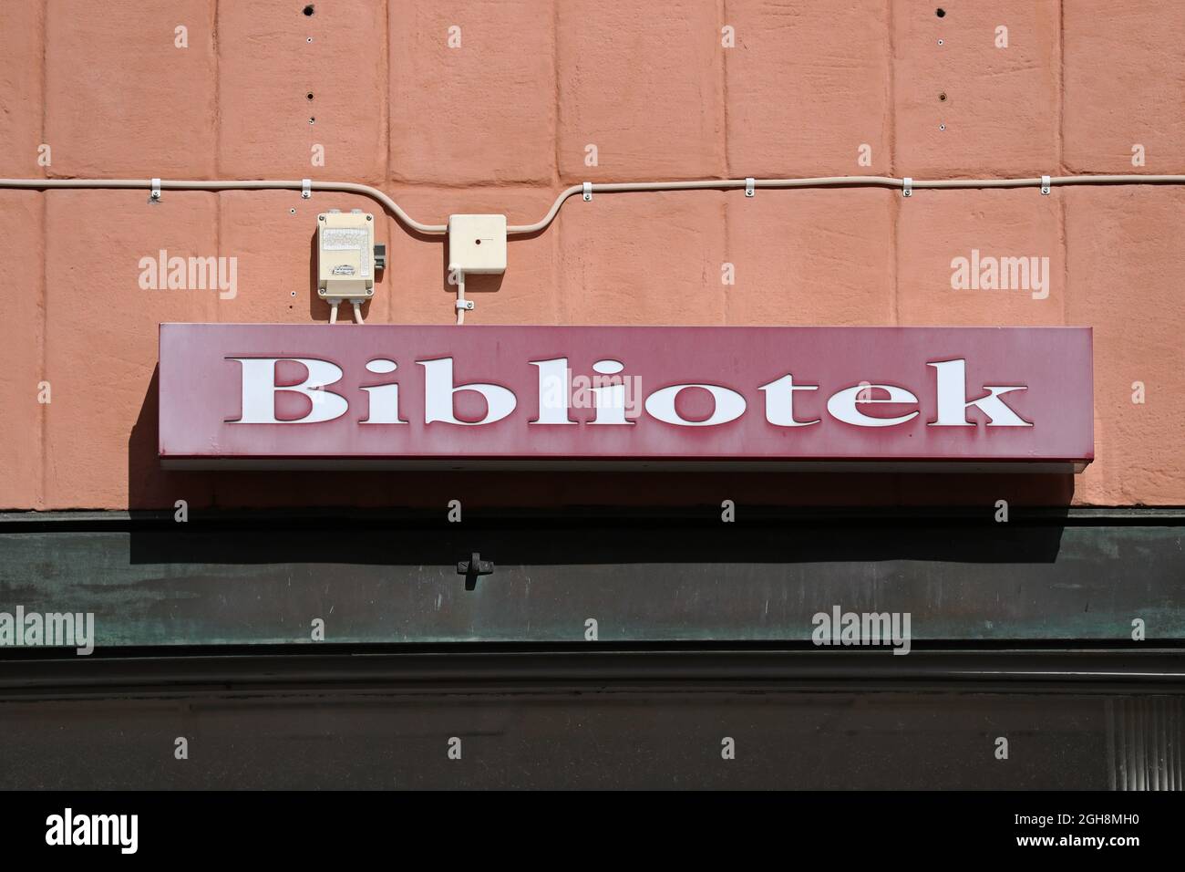 Library sign neon hi-res stock photography and images - Alamy