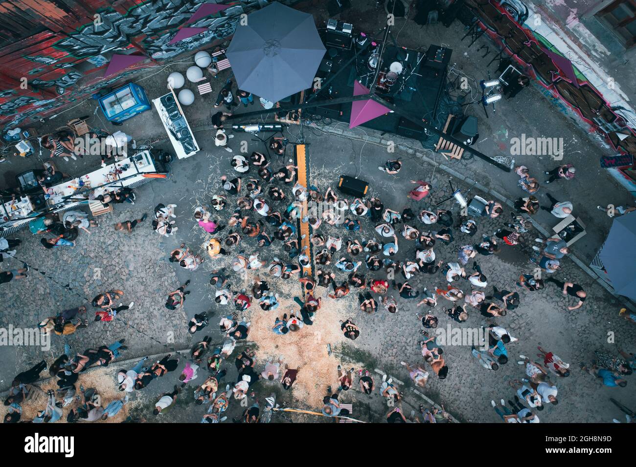Aerial view audience crowd audience hi-res stock photography and images ...