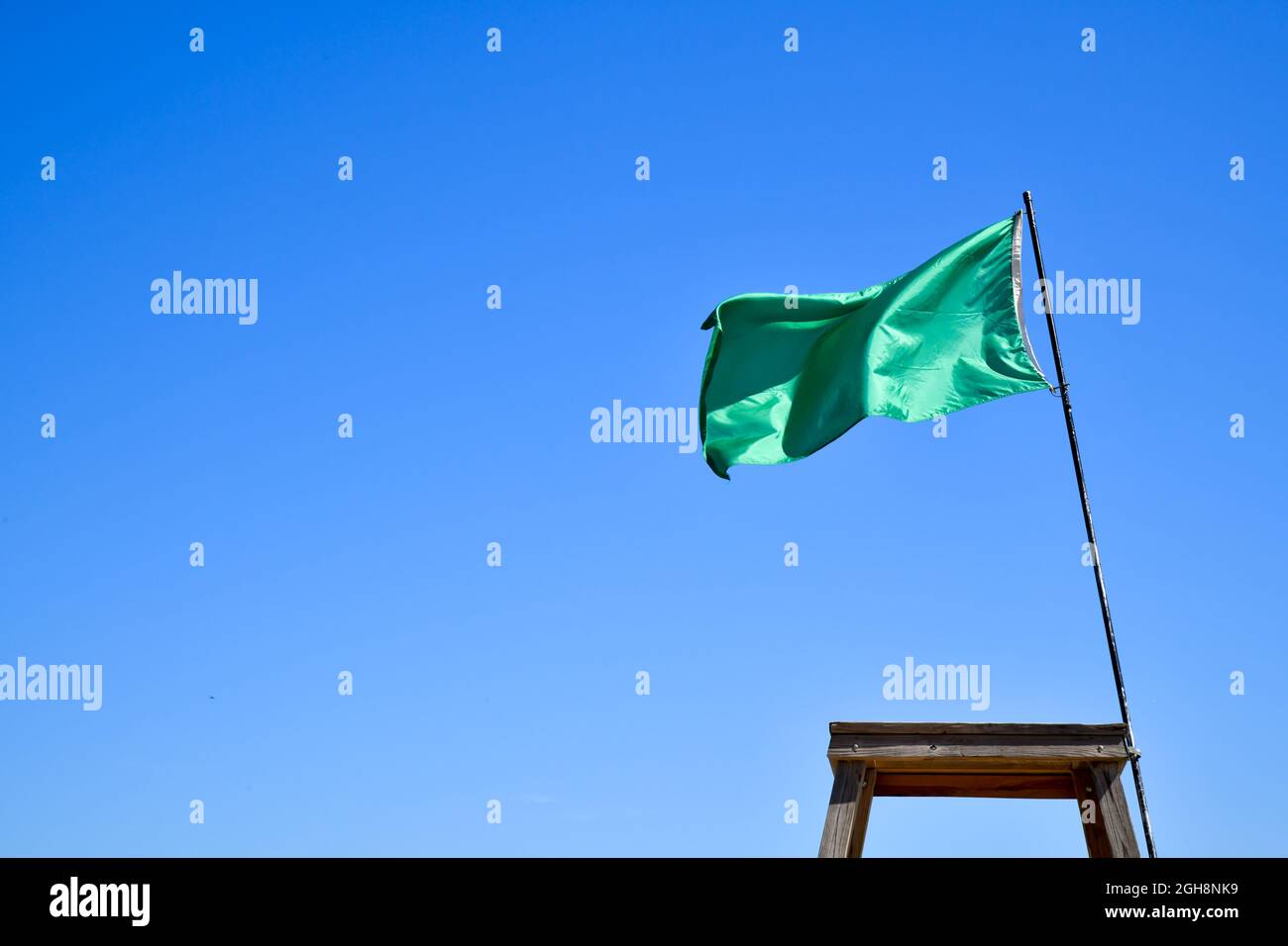 Empty lifeguard chair hi-res stock photography and images - Alamy