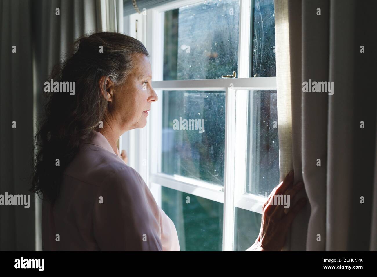 Widening curtains hi-res stock photography and images - Alamy