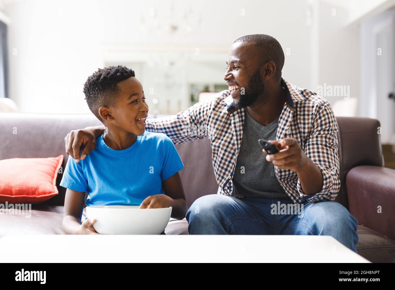 African american family watching tv hi-res stock photography and images - Alamy