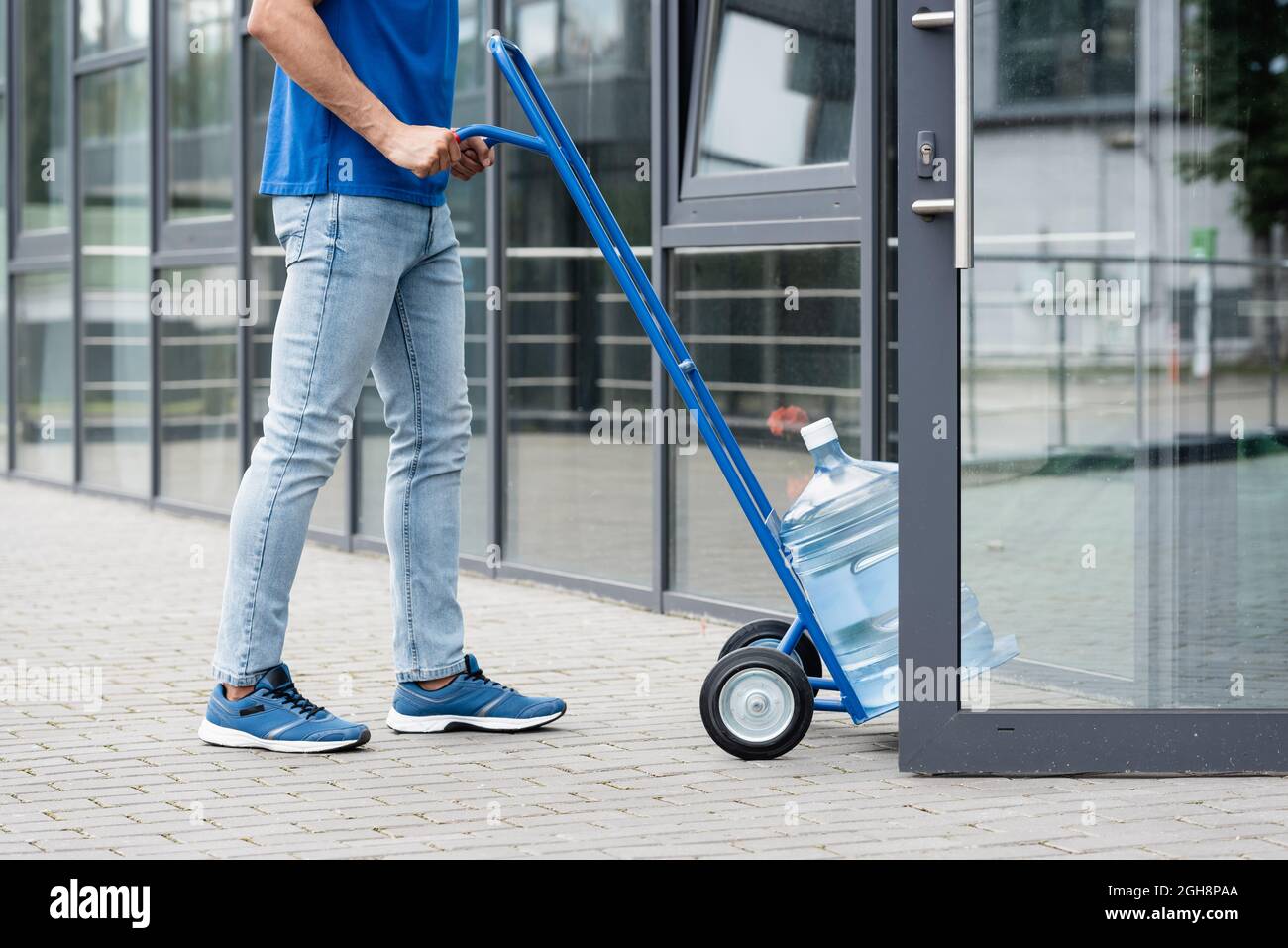 Pulling door open hi-res stock photography and images - Alamy