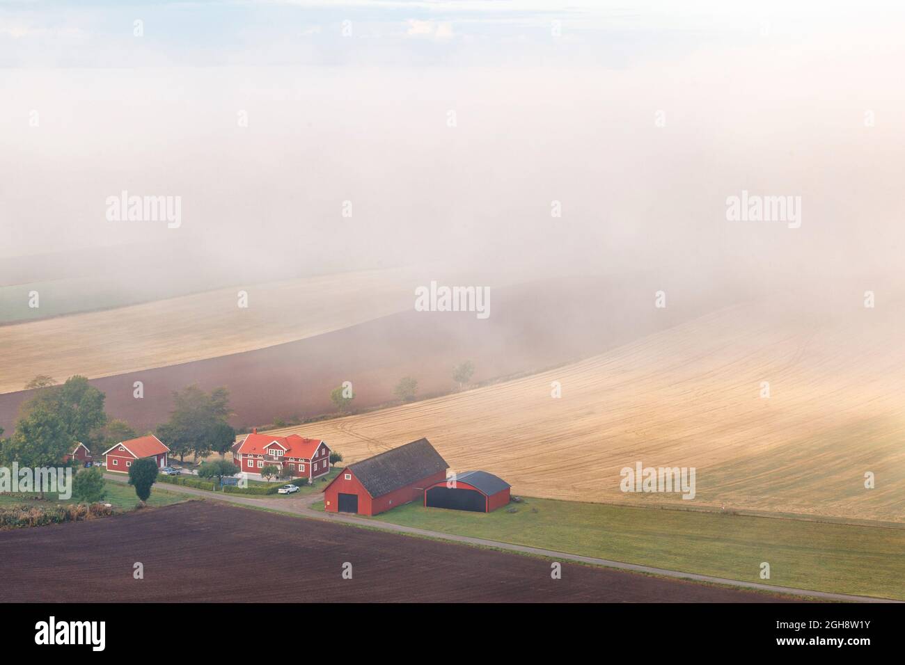 Misty fields with a farmhouse hi-res stock photography and images - Alamy