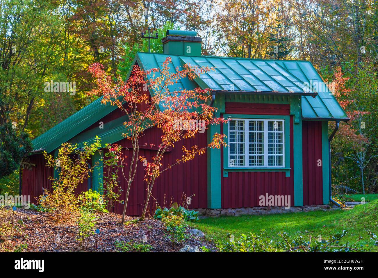 Cottage in a forest hi-res stock photography and images - Alamy