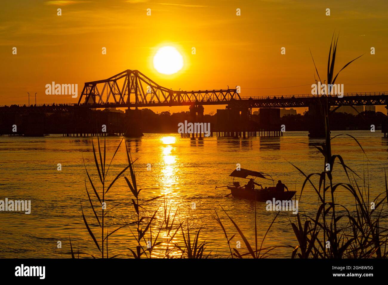 Long Bien Bridge, a symbol of Hanoi Stock Photo - Alamy