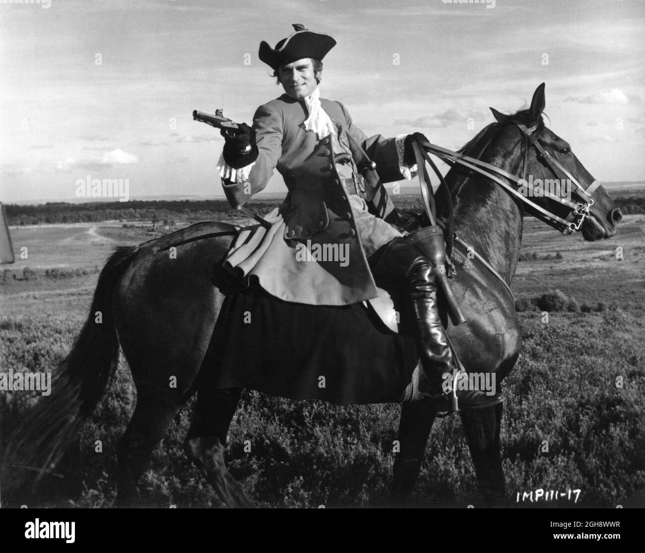 LAURENCE OLIVIER as Captain MacHeath on his horse in THE BEGGAR'S OPERA ...