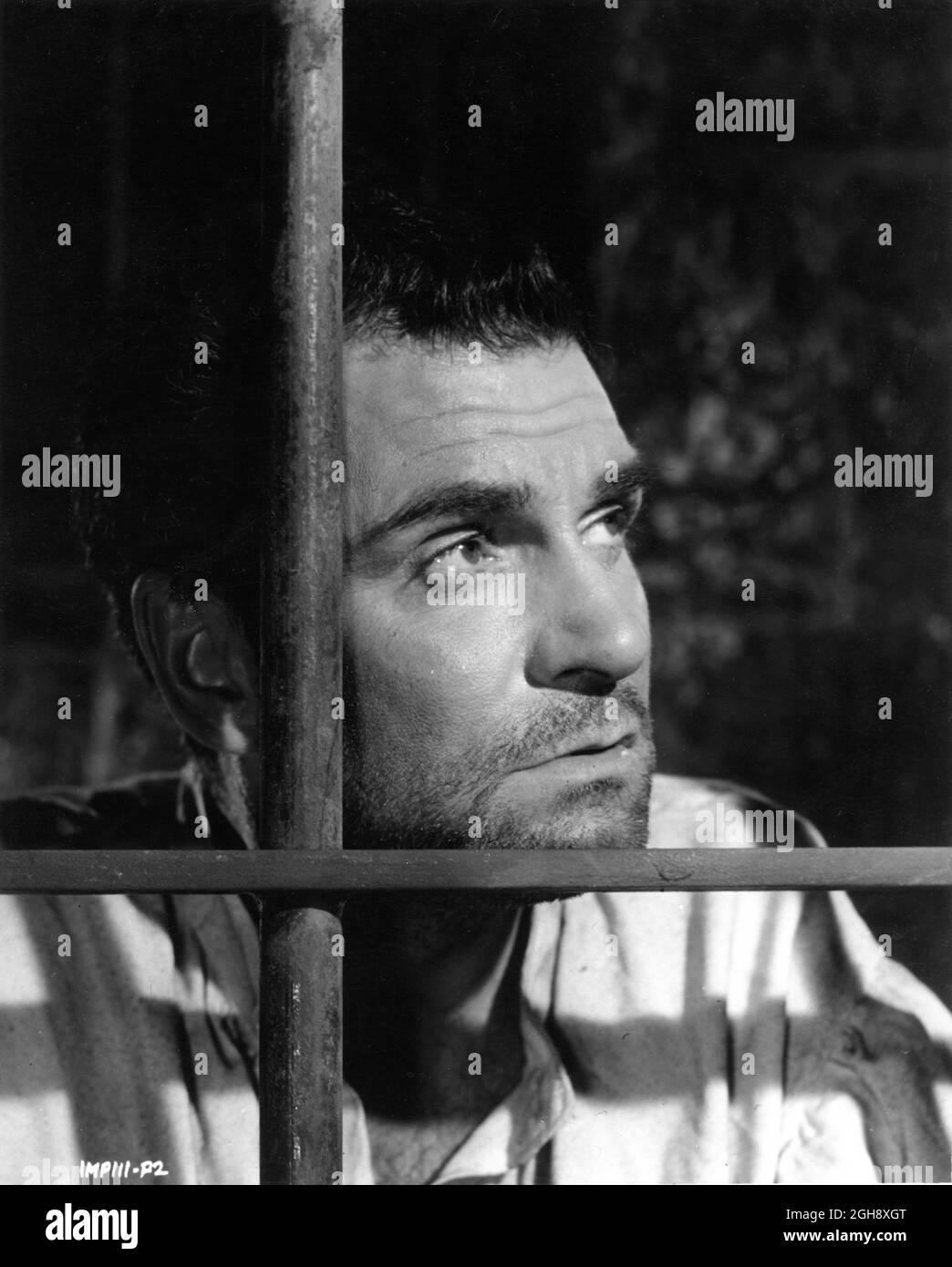 LAURENCE OLIVIER as Captain MacHeath in prison in THE BEGGAR'S OPERA ...