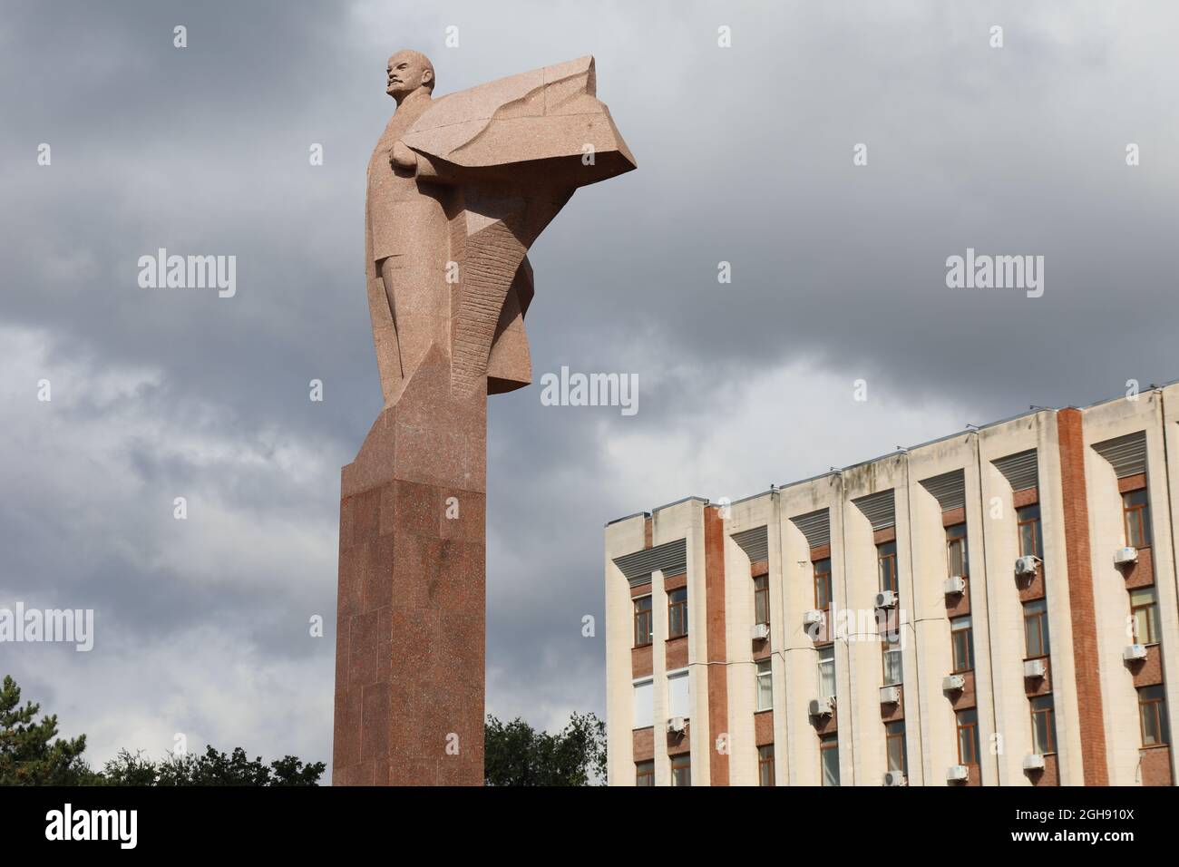 Statue of Lenin at the Supreme Council Building of Transnistria Stock ...