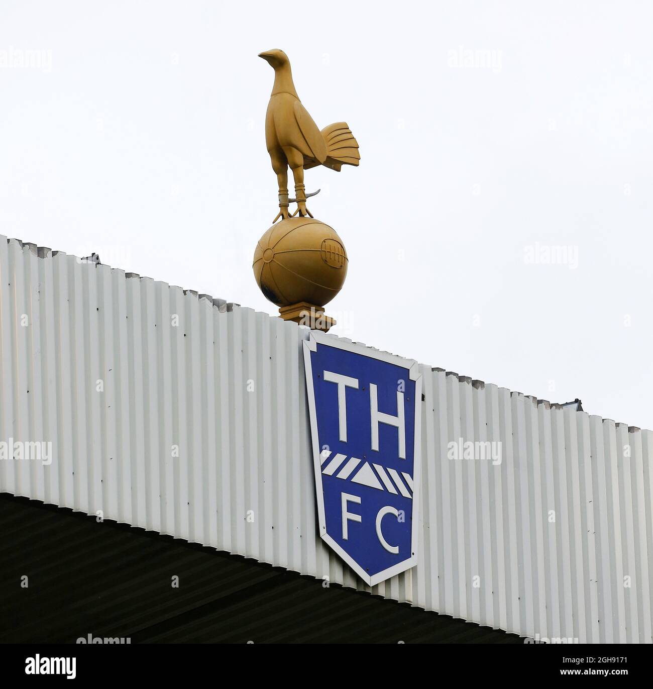 The tottenham hotspur cockerel hi-res stock photography and images - Alamy