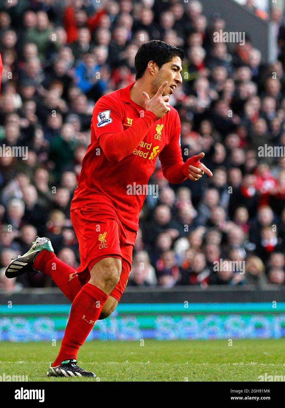 Soccer liverpool full length celebrating mangsm hi-res stock ...