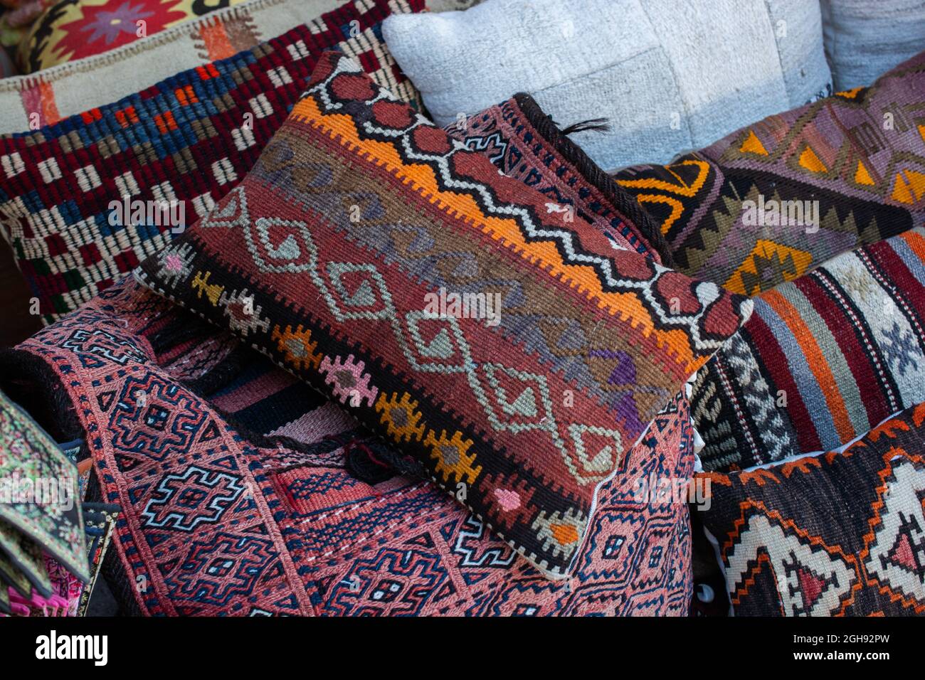 Handmade traditional artistic pillows in the market Stock Photo - Alamy