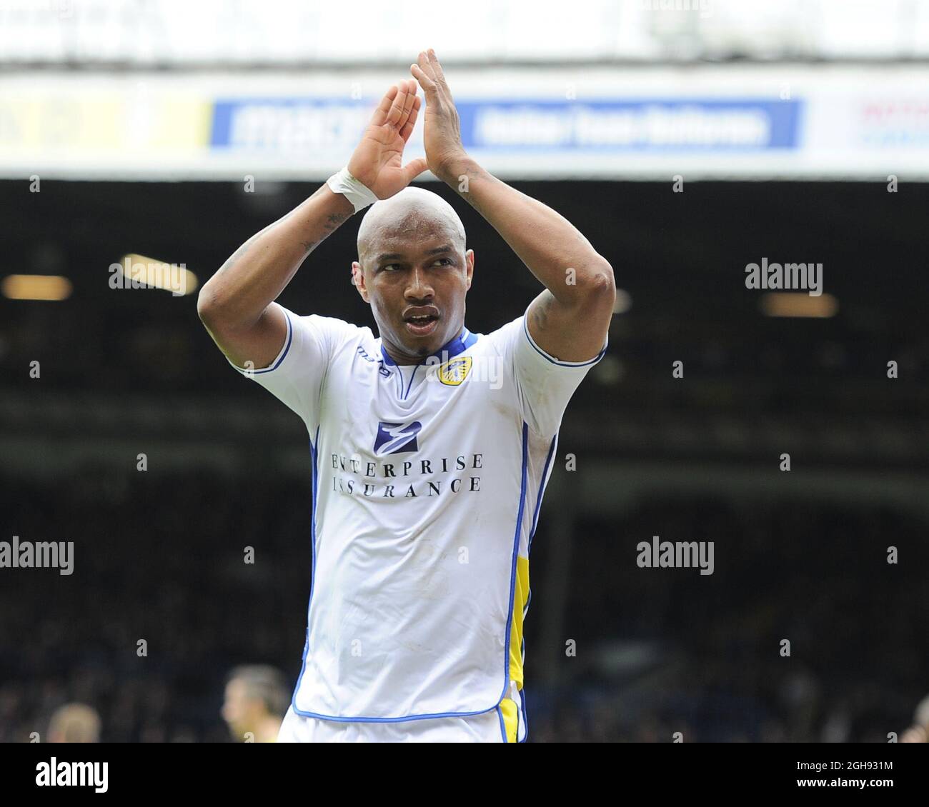Sheffield wednesday fans in the stadium hi-res stock photography and ...