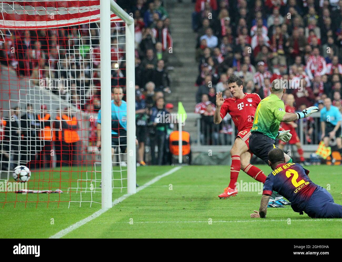 Mario gomez bayern munich 2013 hi-res stock photography and images - Alamy
