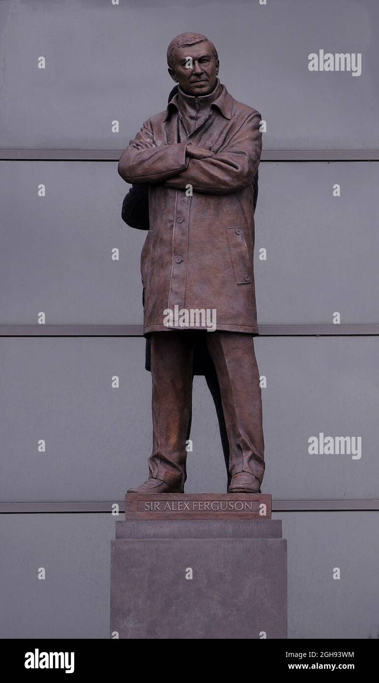 Alex ferguson statue old trafford hi-res stock photography and images ...