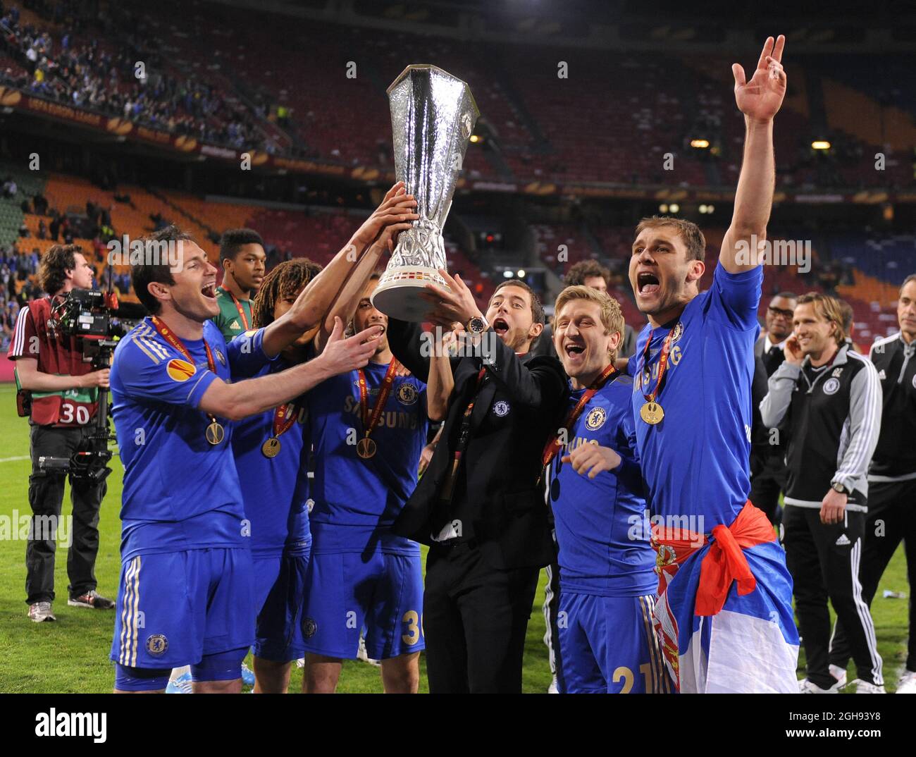 Frank Lampard celebrates with Eden Hazard, Marko Marin and Branislav ...