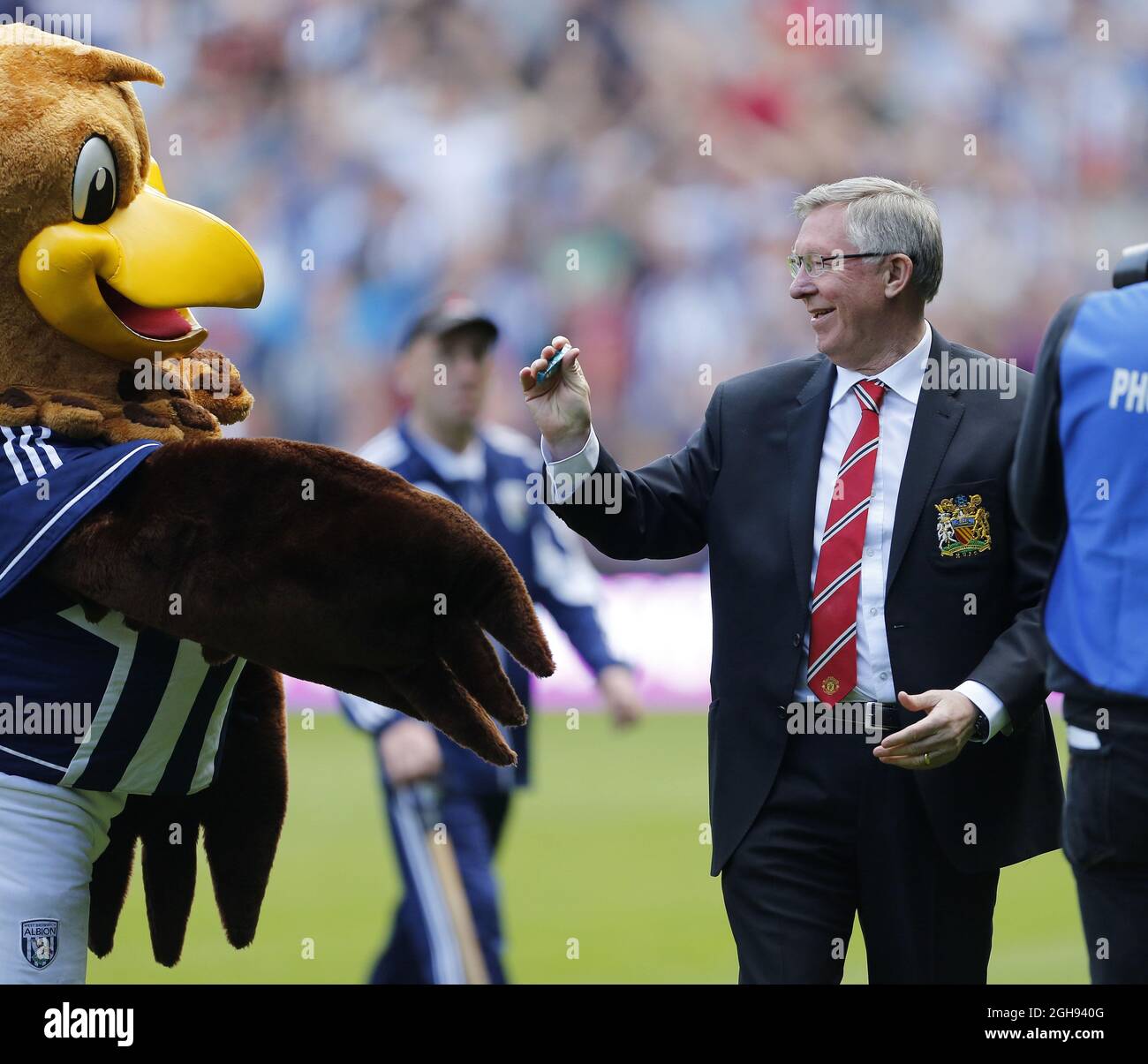 Manchester United's Sir Alex Ferguson receives a parting gift of a pack ...