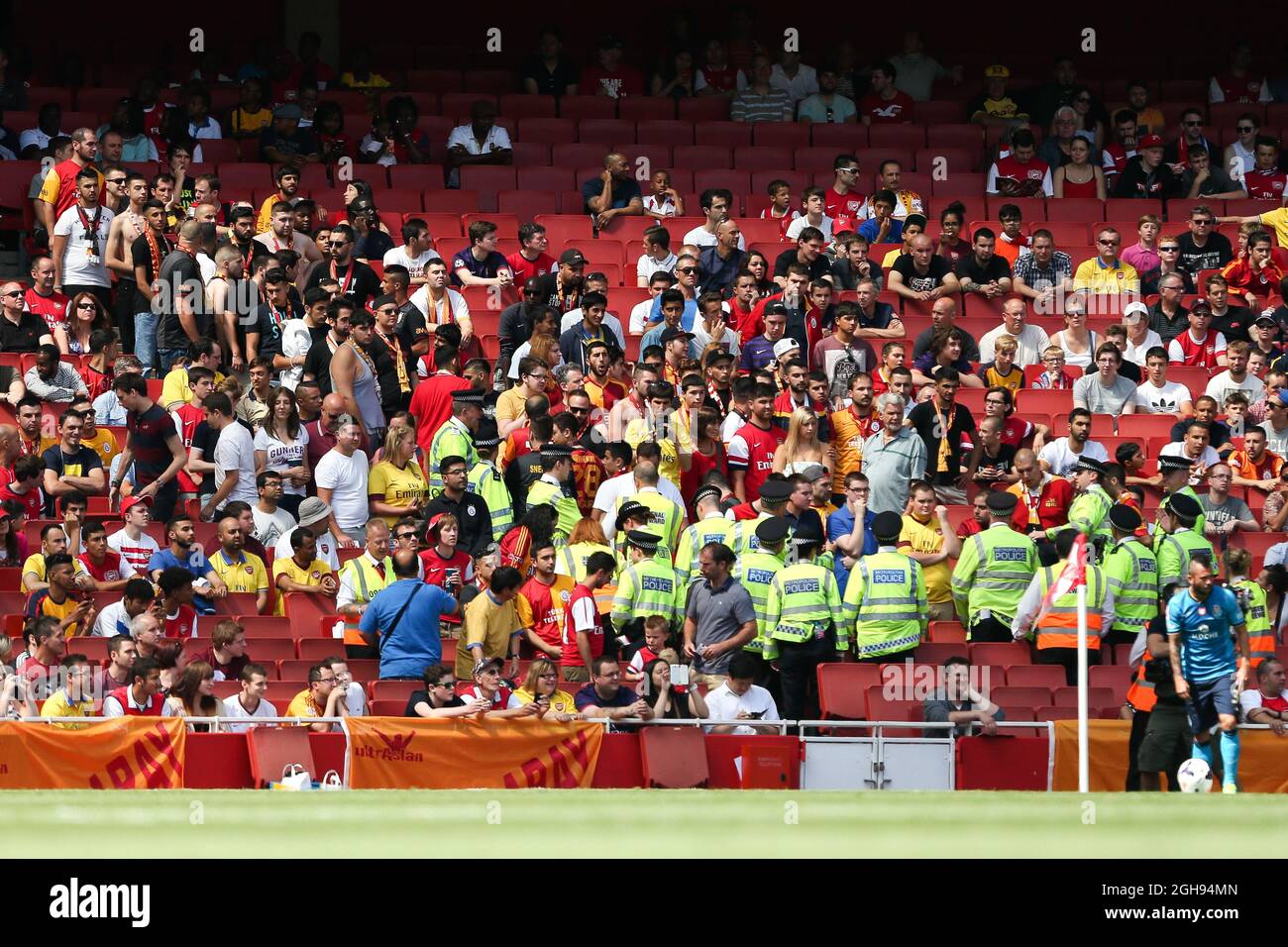 Galatasaray fans hi-res stock photography and images - Alamy