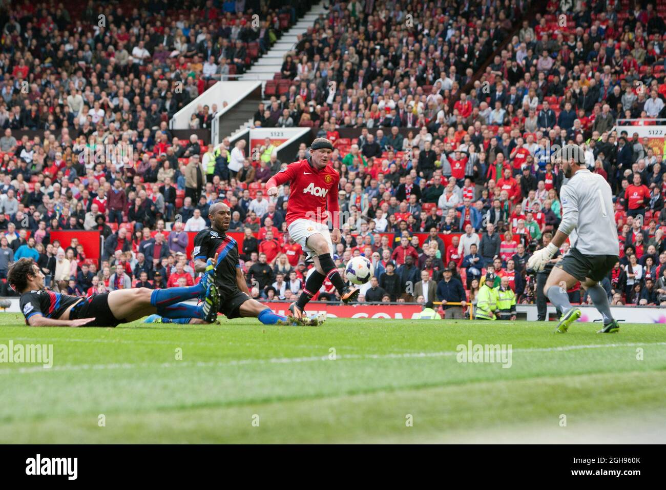 Wayne Rooney of Manchester United miss kicks a late chance on goal ...