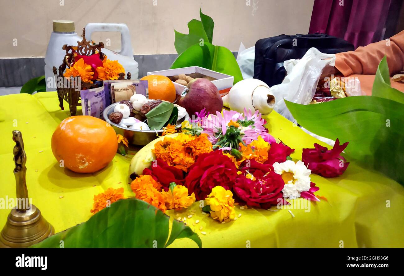 Worship objects hi-res stock photography and images - Alamy
