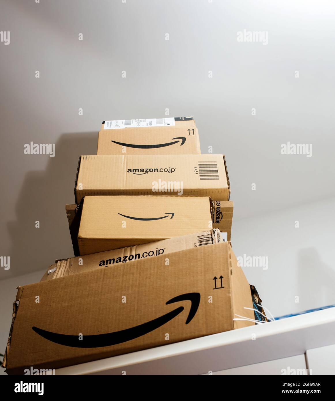 Amazon parcel receive hi-res stock photography and images - Alamy