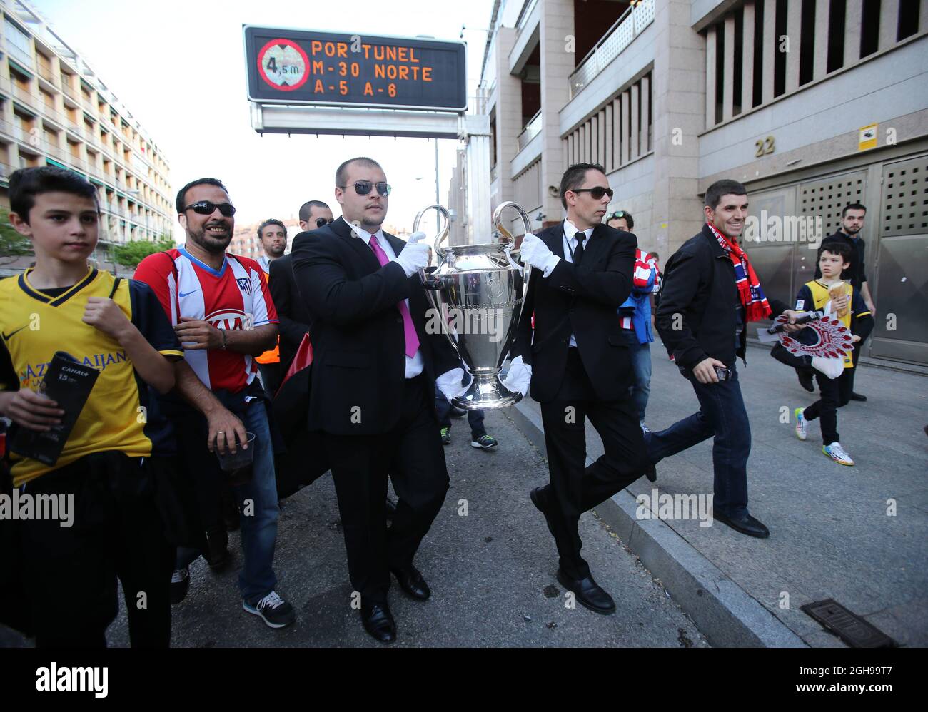 View uefa champions league trophy High Resolution Stock Photography and ...