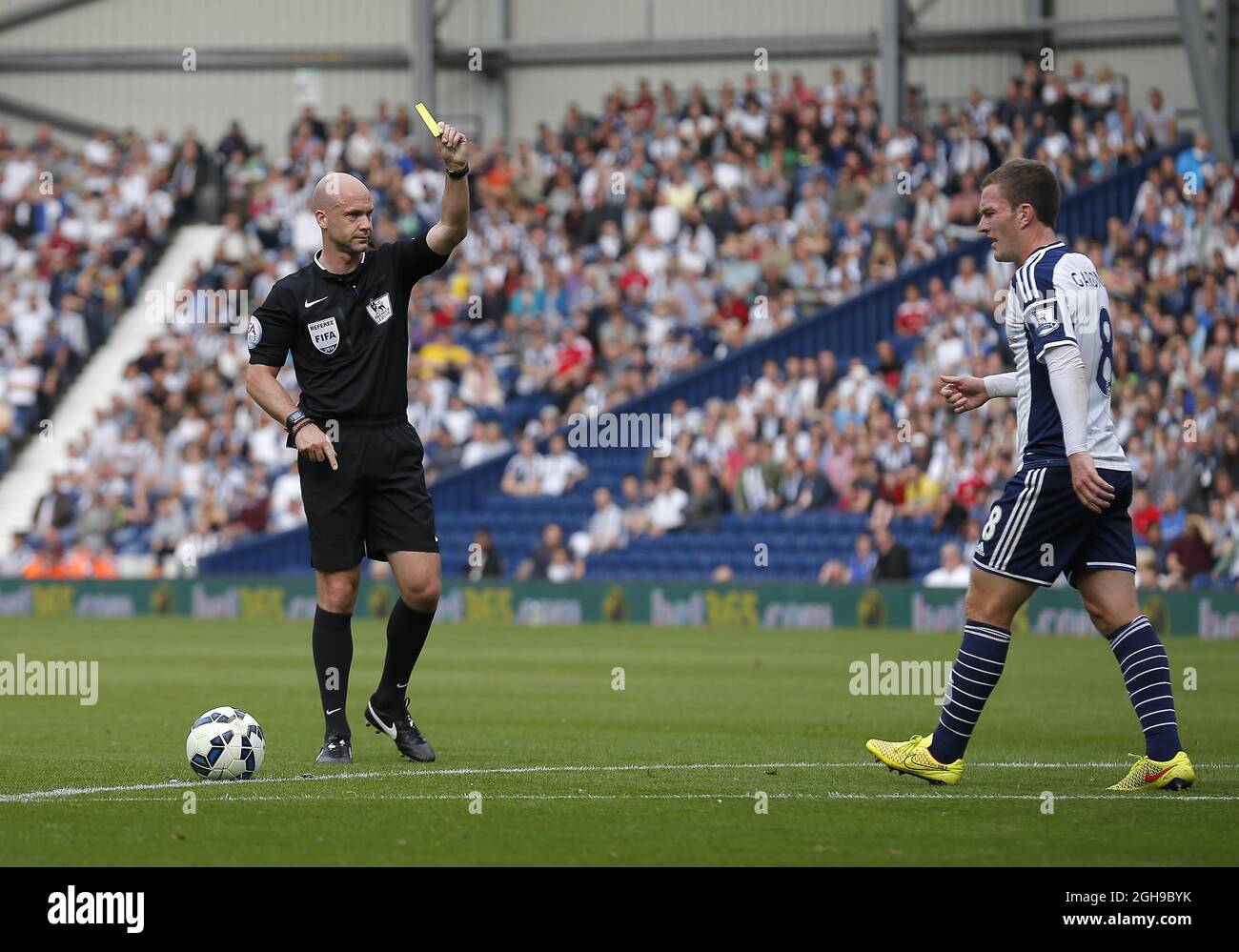 Soccer referees hi-res stock photography and images - Alamy