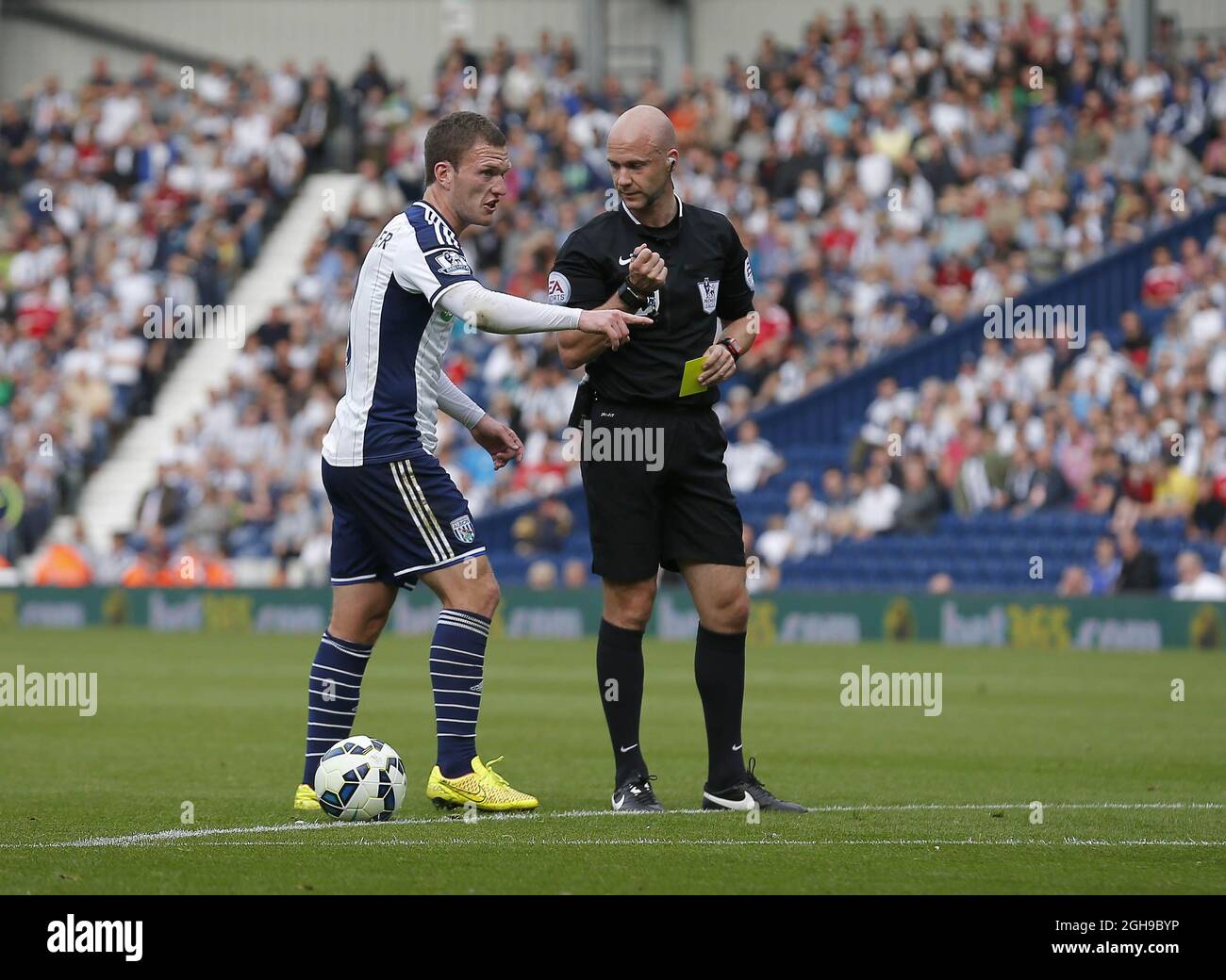 Anthony taylor soccer referee hi-res stock photography and images - Alamy