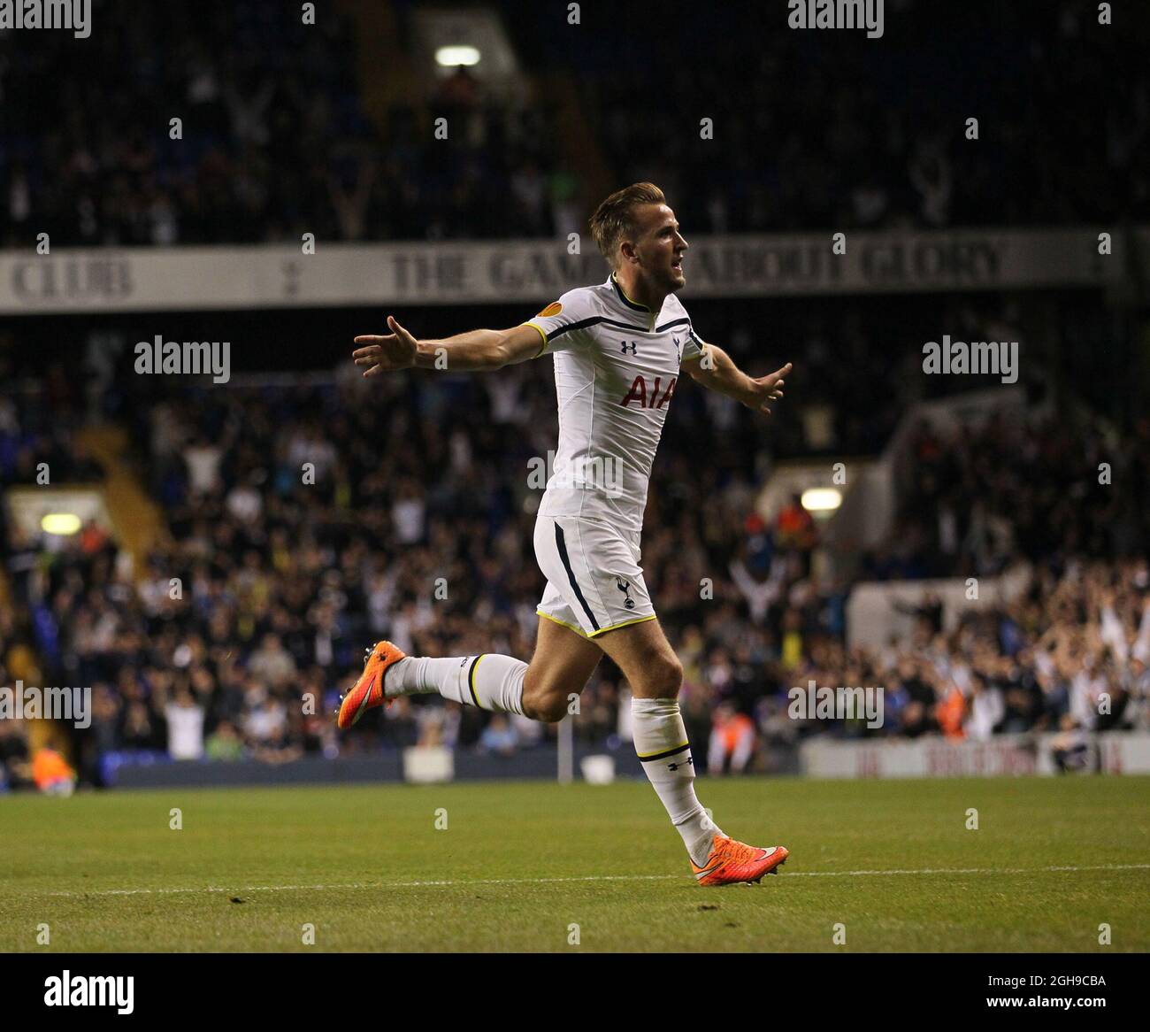 Harry kane celebrating for england hi-res stock photography and images ...