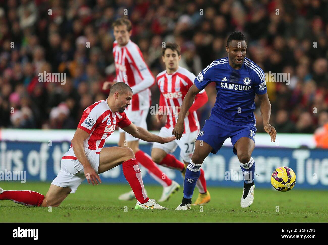 Jonathan Walters of Stoke City tussles with Mikel John Obi of Chelsea ...