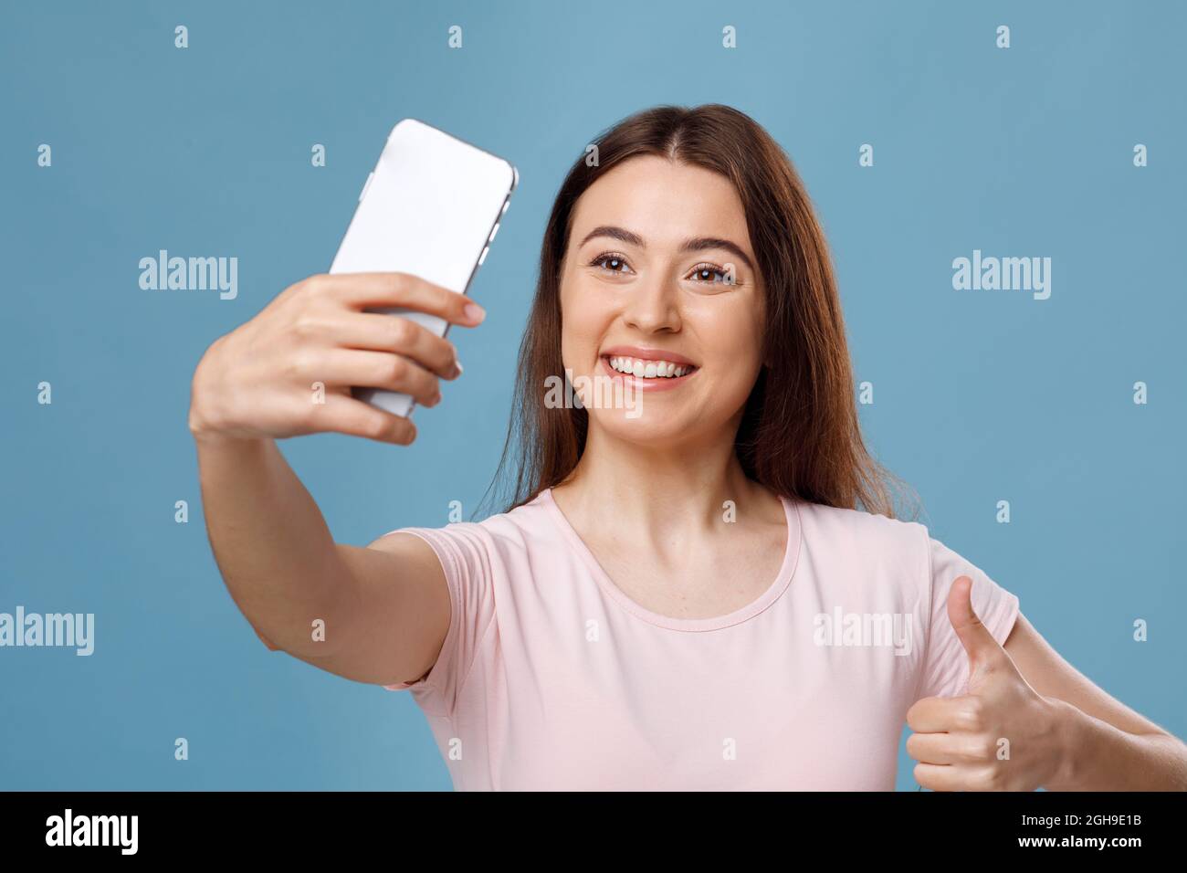 Taking selfie photo with phone hi-res stock photography and images - Alamy